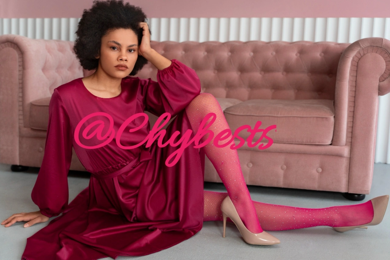 Is it Fashionable to Wear Pantyhose With a Formal Dress?